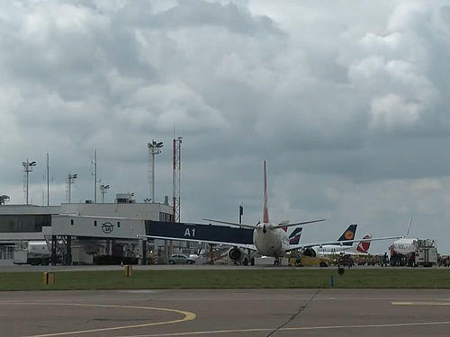 Avion iz Tel Aviva sleteo je na beogradski aerodrom Avion iz Tel Aviva sleteo je na beogradski aerodrom